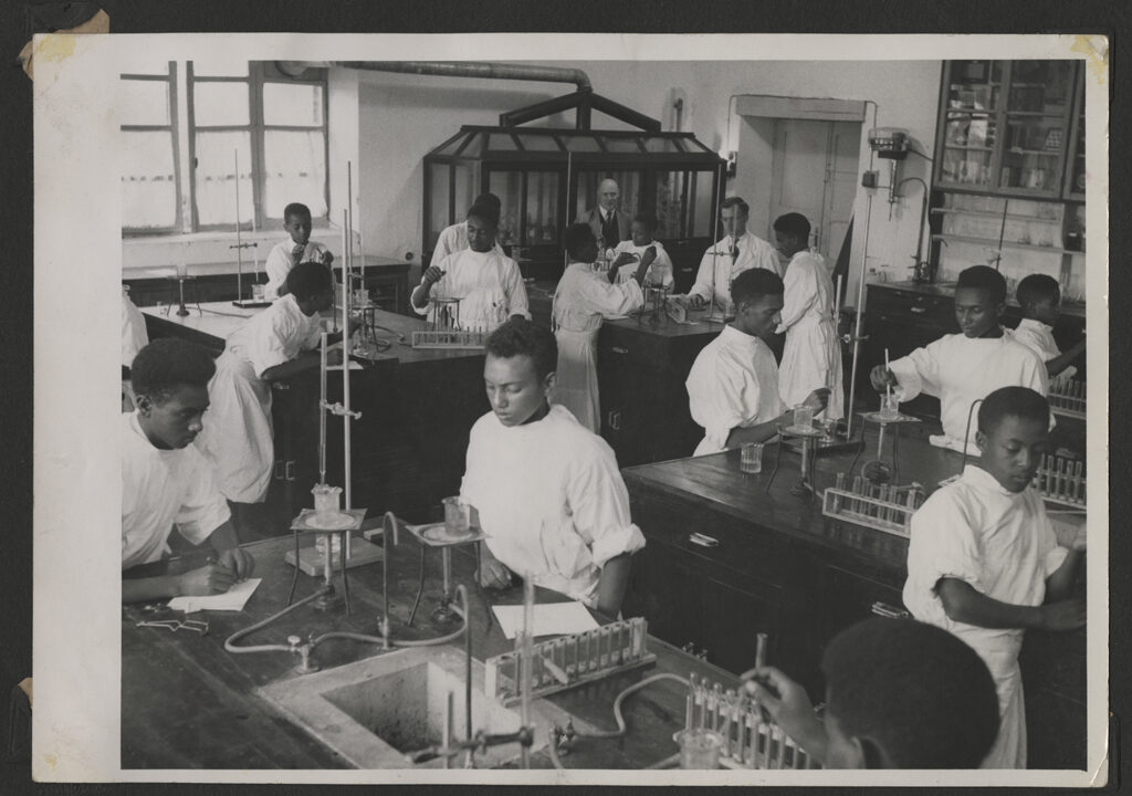 Teachers, philosophers, scientists | The Archive of the Jesuits in Canada